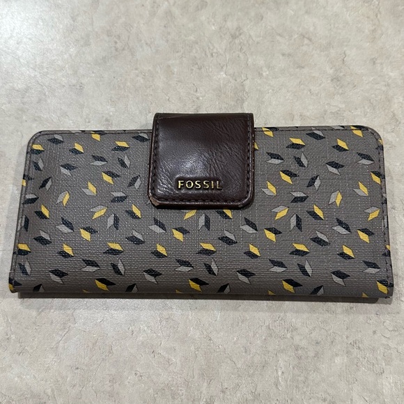 Fossil | Bags | Fossil Gray Wallet With Yellow And Black Leaf Design ...